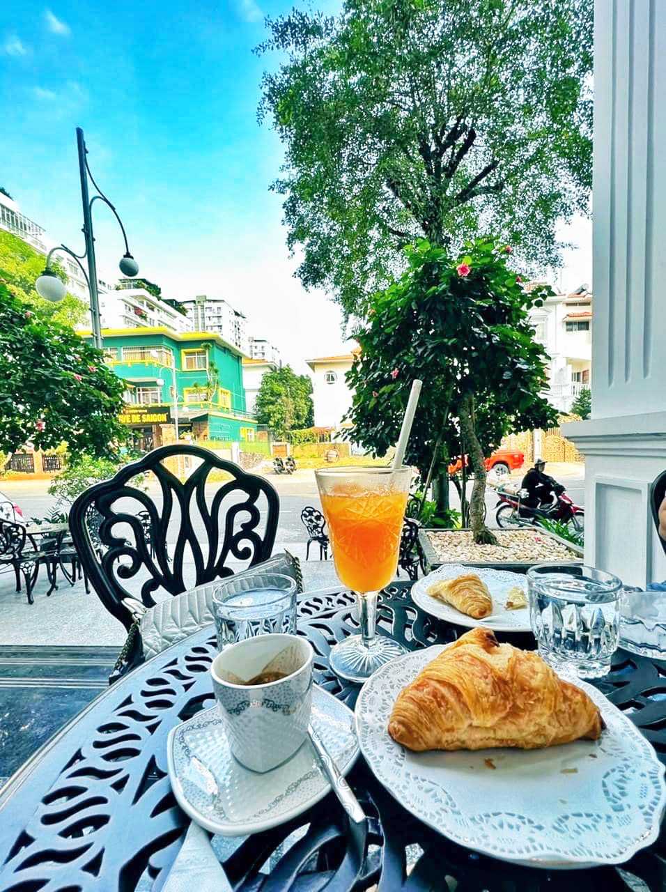 FLATTO Coffee & Lounge: Quán bar kết hợp cà phê mang phong cách Châu Âu ...